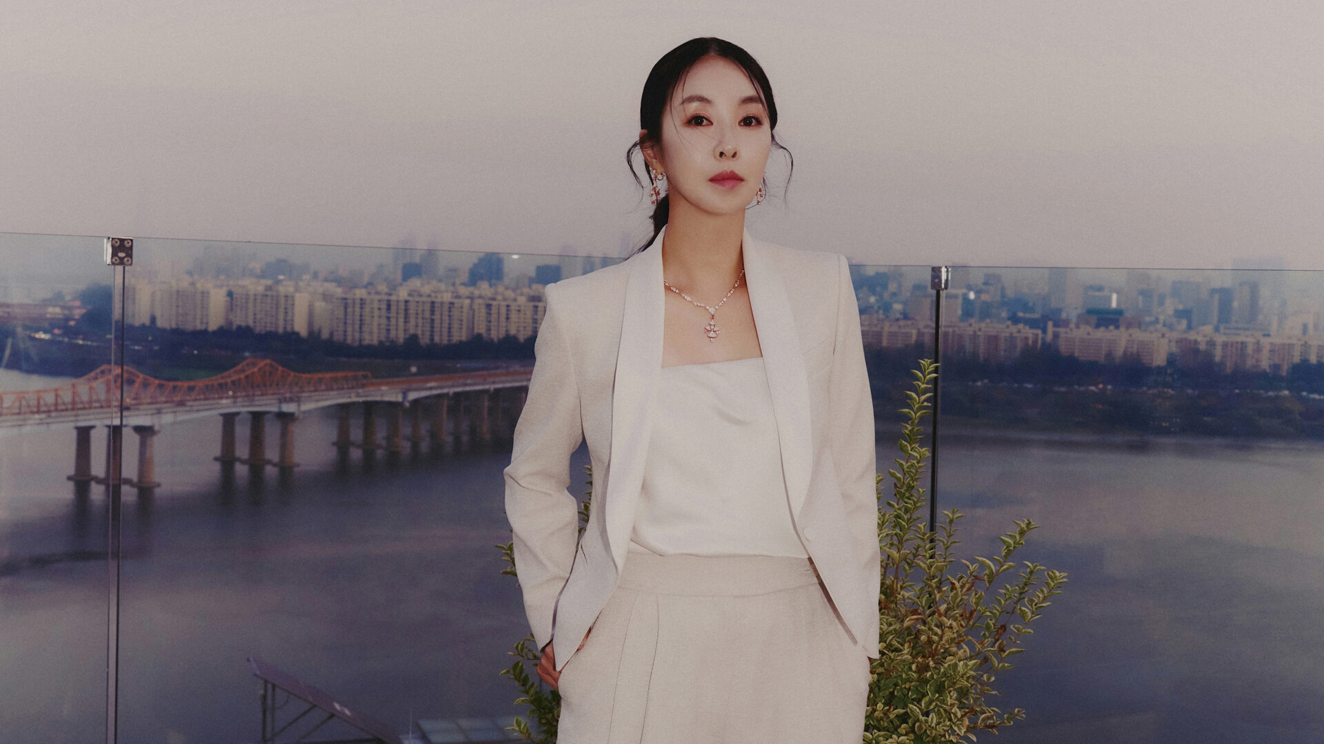 아픔을 감싸는 터전으로 오세요 | 보그 코리아 (Vogue Korea)